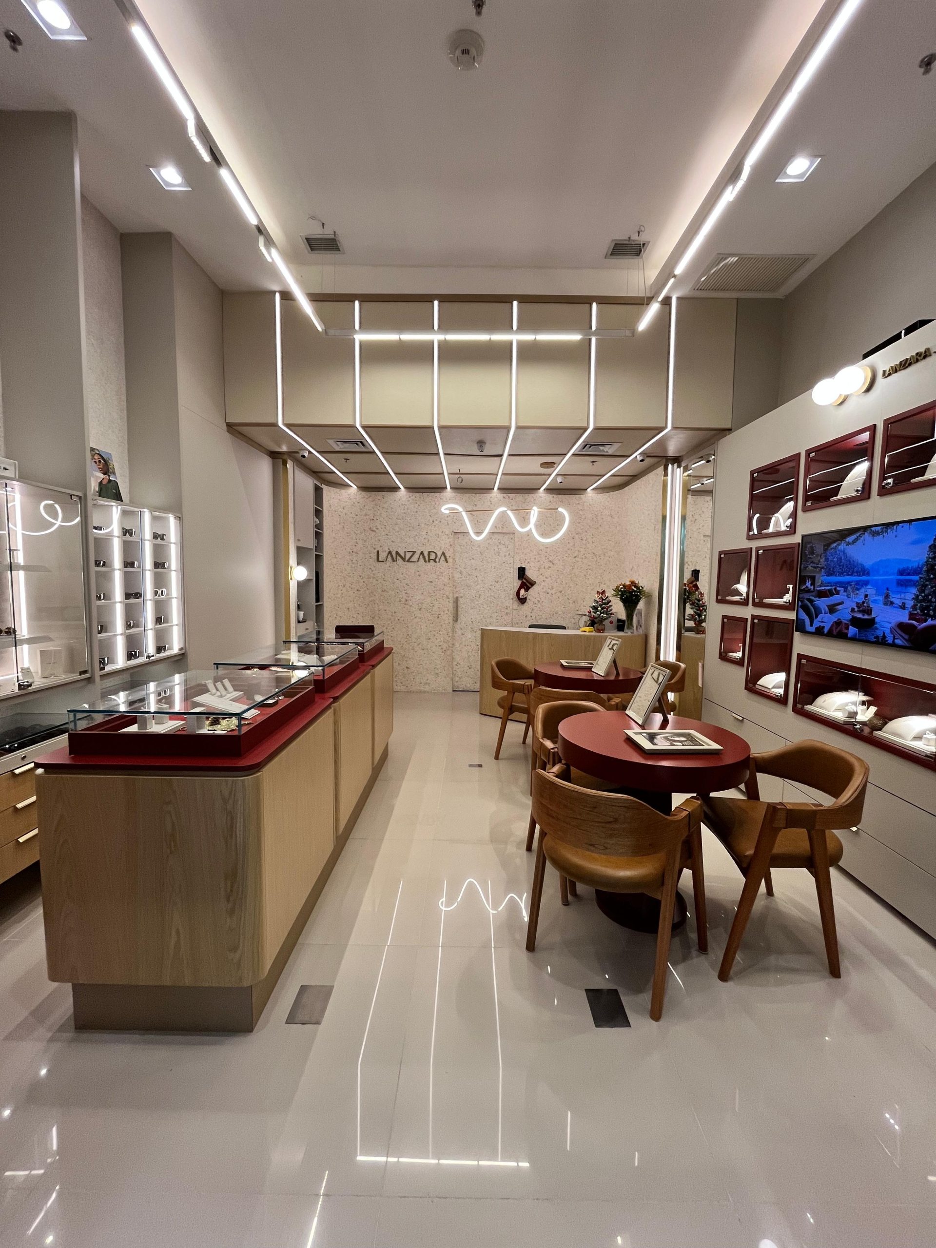 Lanzara inaugura nova loja no Villa Romana Shopping - Deolhonailha